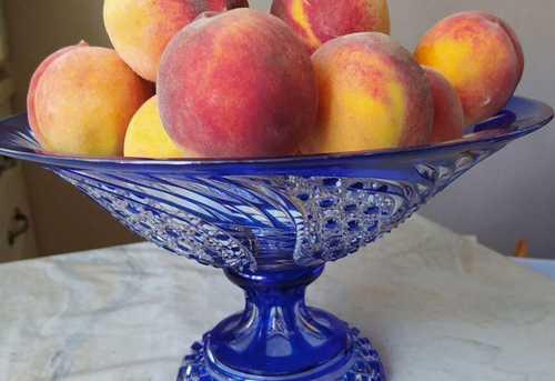 Хрустальная ваза для фруктов на ножке