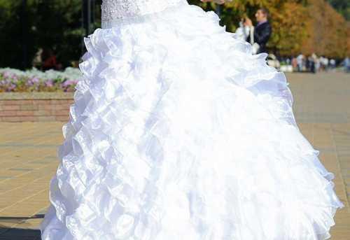 Свадебное платье. Очень красивое