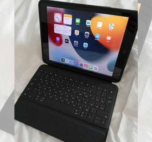 Чехол-клавиатура Logitech Rugged Folio для iPad