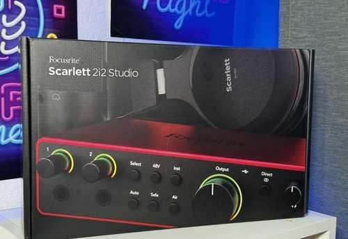 Focusrite Scarlett 2i2 Studio 4th Gen