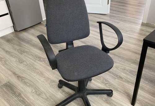 Компьютерное кресло офисное на колесиках бу