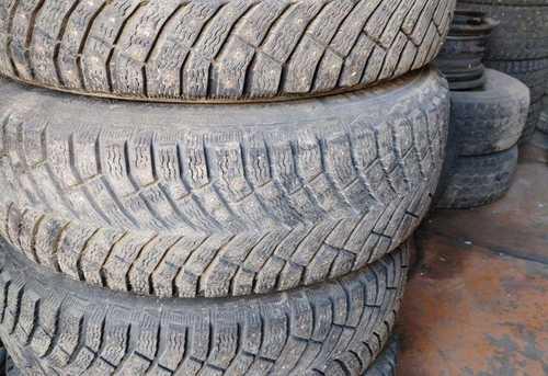 Michelin X-Ice North 4 215/65 R16