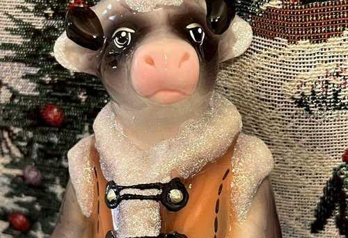 Ёлочная игрушка бычок "Стиляга Яша" Ариель
