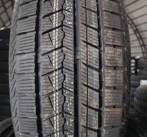Roadmarch Snowrover 868 255/55 R18 H