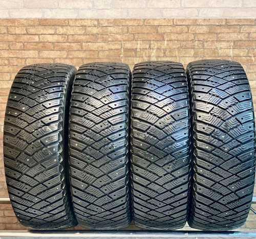 Goodyear Ultragrip Ice Arctic 215/65 R16