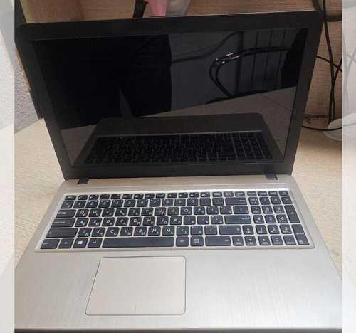 15.6" ASUS X540SA, Celeron, RAM 2 ГБ, 500 ГБ, Intel HD Graphics