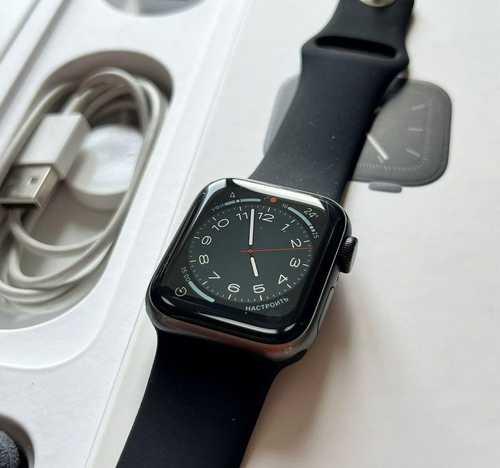 Apple Watch Series 5 40mm Space Gray