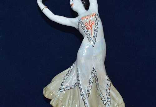 Фарфоровая статуэтка- балерина С веером высота 2