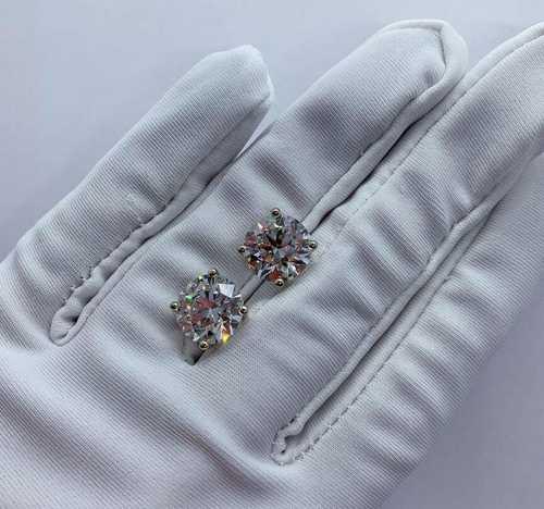 Золотые серьги-пусеты с бриллиантом 0,4 ct