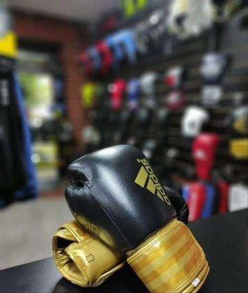 Боксерские перчатки Adidas Hybrid200 черно-золотые