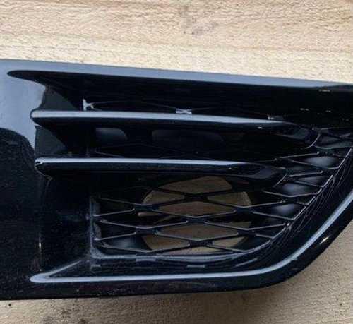 Решетка переднего правого крыла Range Rover Sport