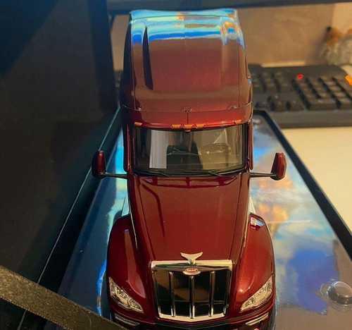 Модель автомобиля peterbilt 579ng (diecast masters