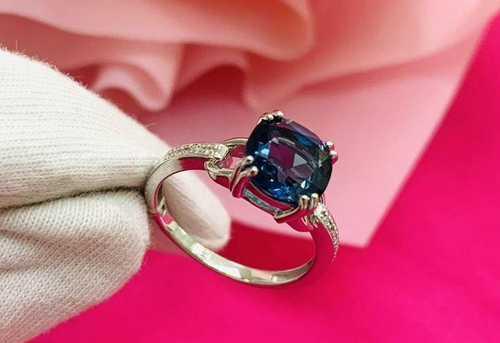 Золотое кольцо с бриллиантами и лондон топазом