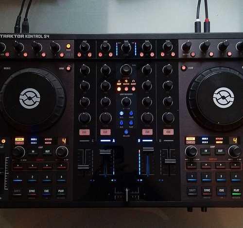 Dj контроллер Traktor s4 mk1