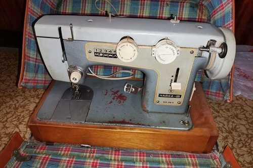 Советская швейная машинка "Чайка-3"