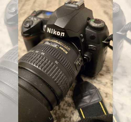 Цыфровой зеркальный фотоаппарат Nikon D70s