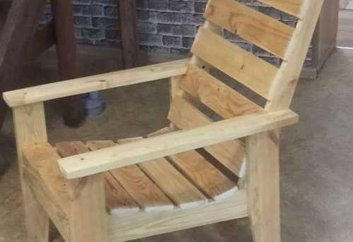Кресло для отдыха деревянное