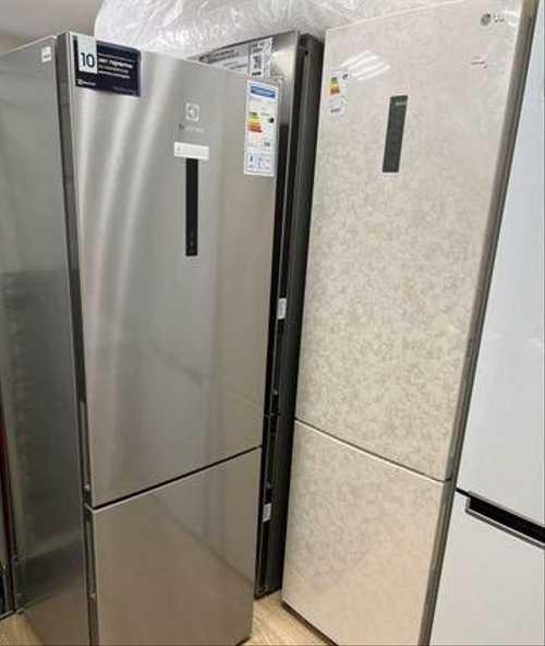 Холодильник с морозильником Electrolux rnc7me32x2