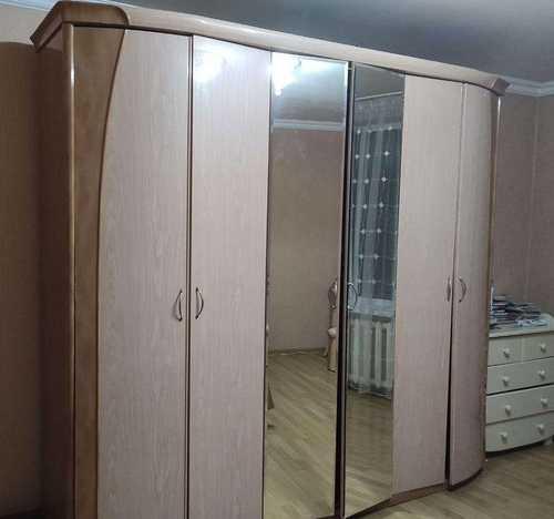 Спальный гарнитур