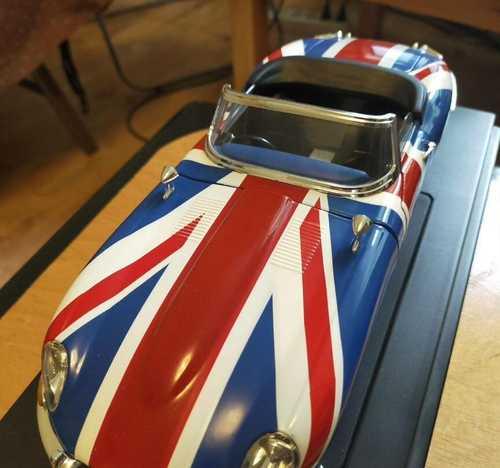 Модель 2004 Shaguar 1970 Jaguar Joyride, 1:18