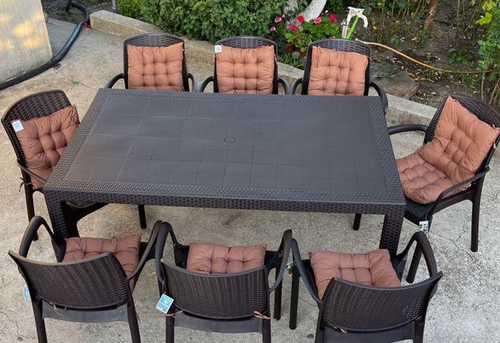 Комплект стол и стулья плетеные под ротанг
