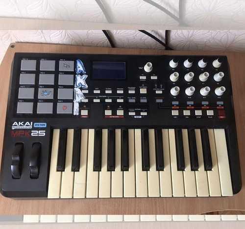 Midi контроллер Akai mpk 25