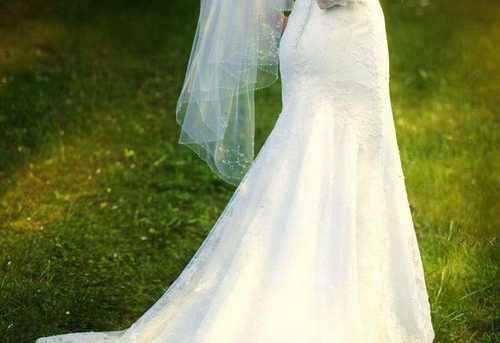 Свадебное платье со шлейфом