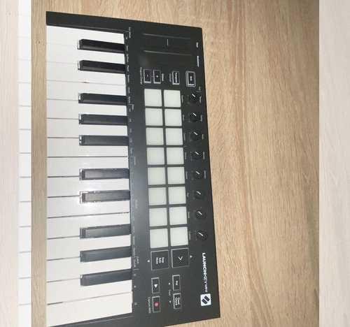 Midi-клавиатура Novation Launchkey Mini