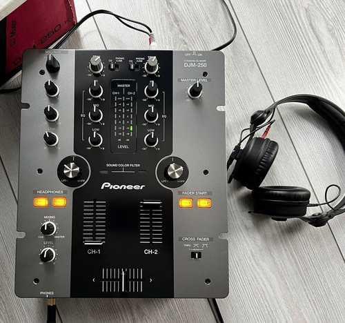 Pioneer DJM 250 микшерный пульт