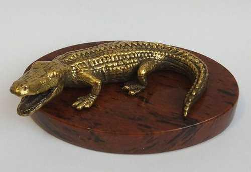 Крокодил -фигурка из бронзы на камне обсидиане