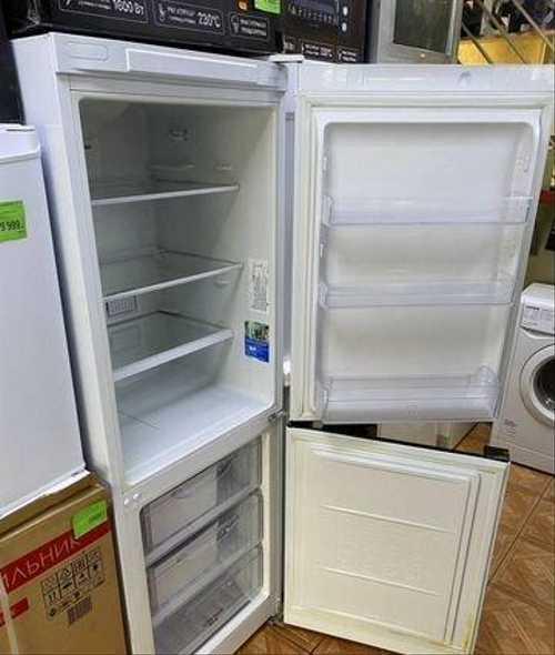 Холодильник двухкамерный Indesit DF5160W