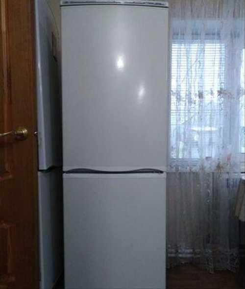 Холодильник двухкамерный бу Атлант