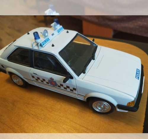 Модель Ford Escort 1.1L - Essex Police Car 1:18