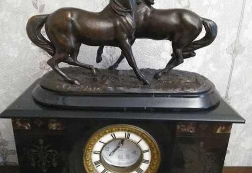 Часы каминные антикварные 19 век, кони- бронза