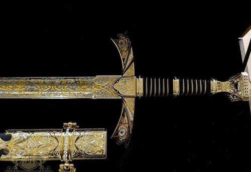 Коллекционный меч с алмазами