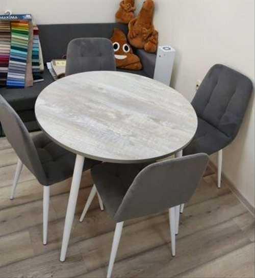 Стол обеденный и стулья
