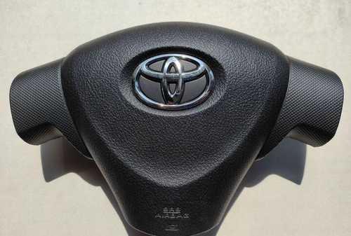 Крышка подушки водителя Toyota Corolla 150