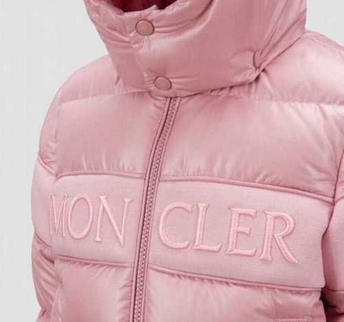 Женская куртка Moncler розовая