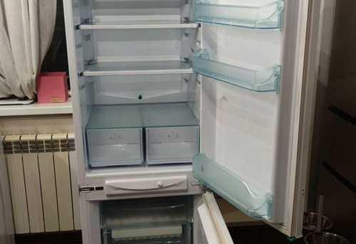 Встраиваемый холодильник Hotpoint-Ariston BCB312