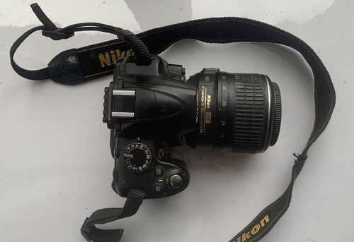 Зеркалка Nikon D3000