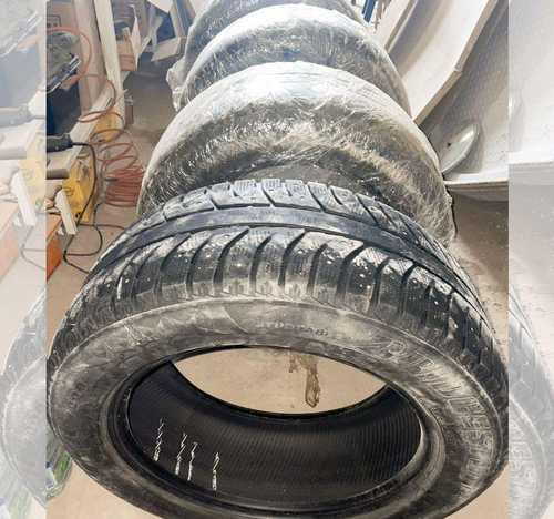 Bridgestone Ice Cruiser 7000 235/55 R17 W