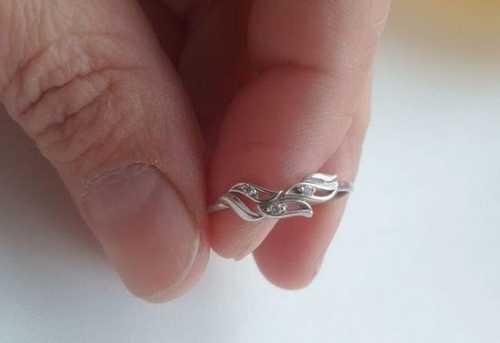 Серебряное кольцо женское с фианитами
