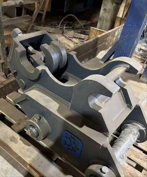 Hitachi ZX 330. Квик-каплер / быстросъем