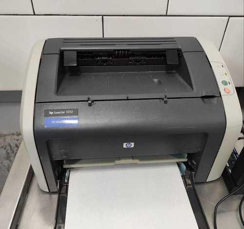 Принтер лазерный hp 1010, стеллажи, касс прилавок