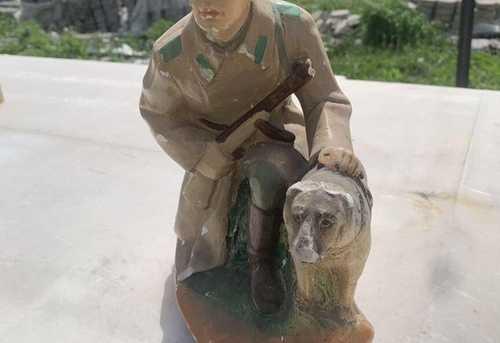 Статуэтка гипсовая пограничник с собакой СССР