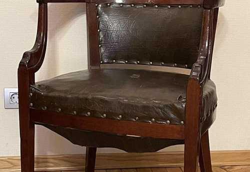 Антикварное старинное кресло