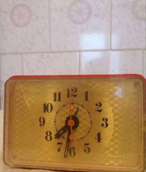 Советские часы будильник СССР