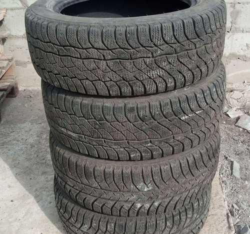 Bridgestone Ice Cruiser 7000 215/55 R17 98T