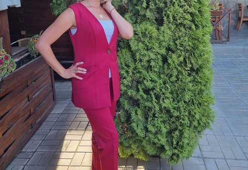 Брючный костюм женский 46 красный