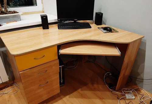 Письменный стол угловой с навесным шкафом